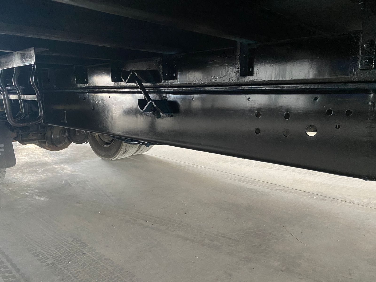 Isuzu Forward ClosedVan 32 feet (6w) - Mateen Tokyo Intl. Inc