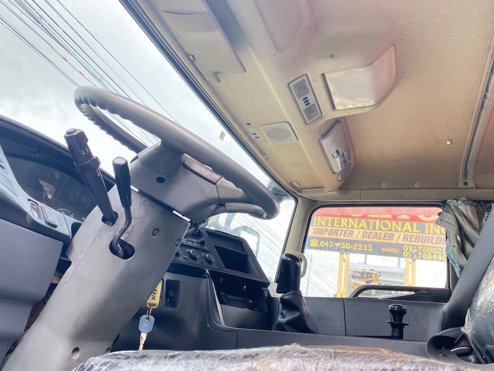 Fuso Super great new face Tractor head (10w) - Mateen Tokyo Intl. Inc