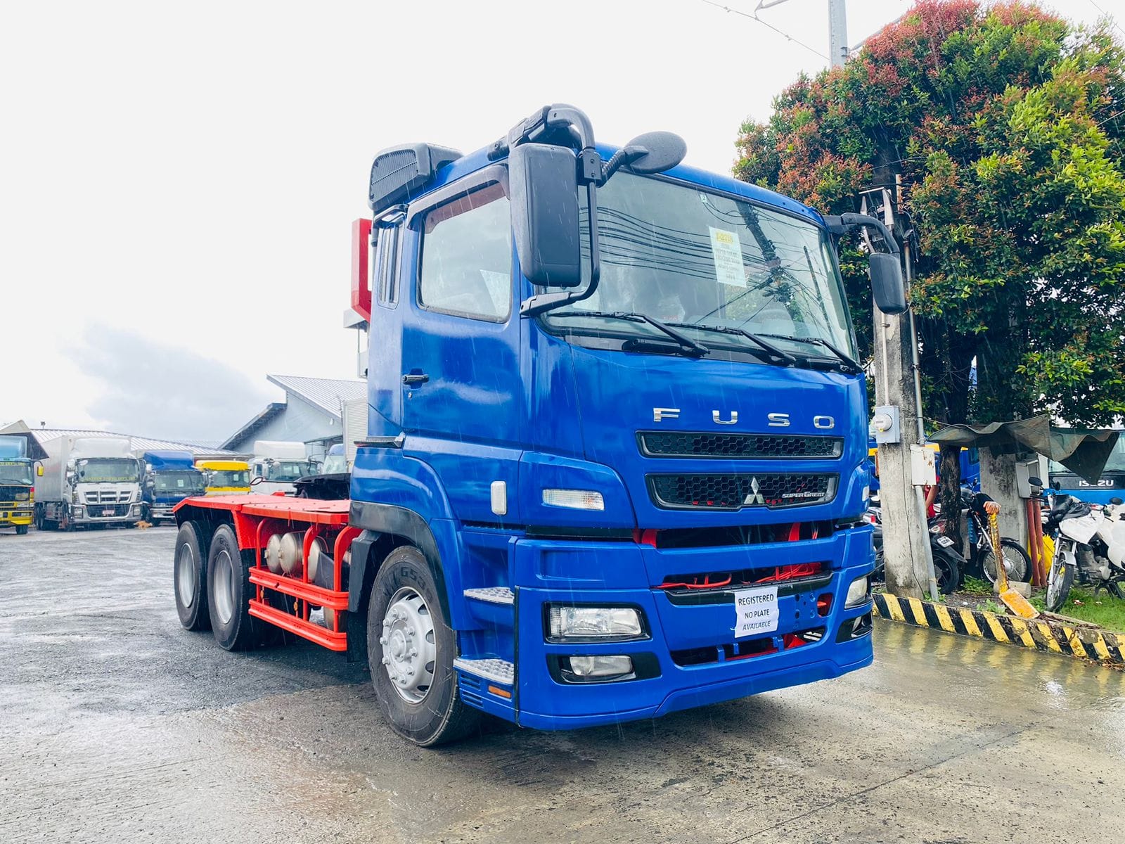 Fuso Super great new face Tractor head (10w) - Mateen Tokyo Intl. Inc