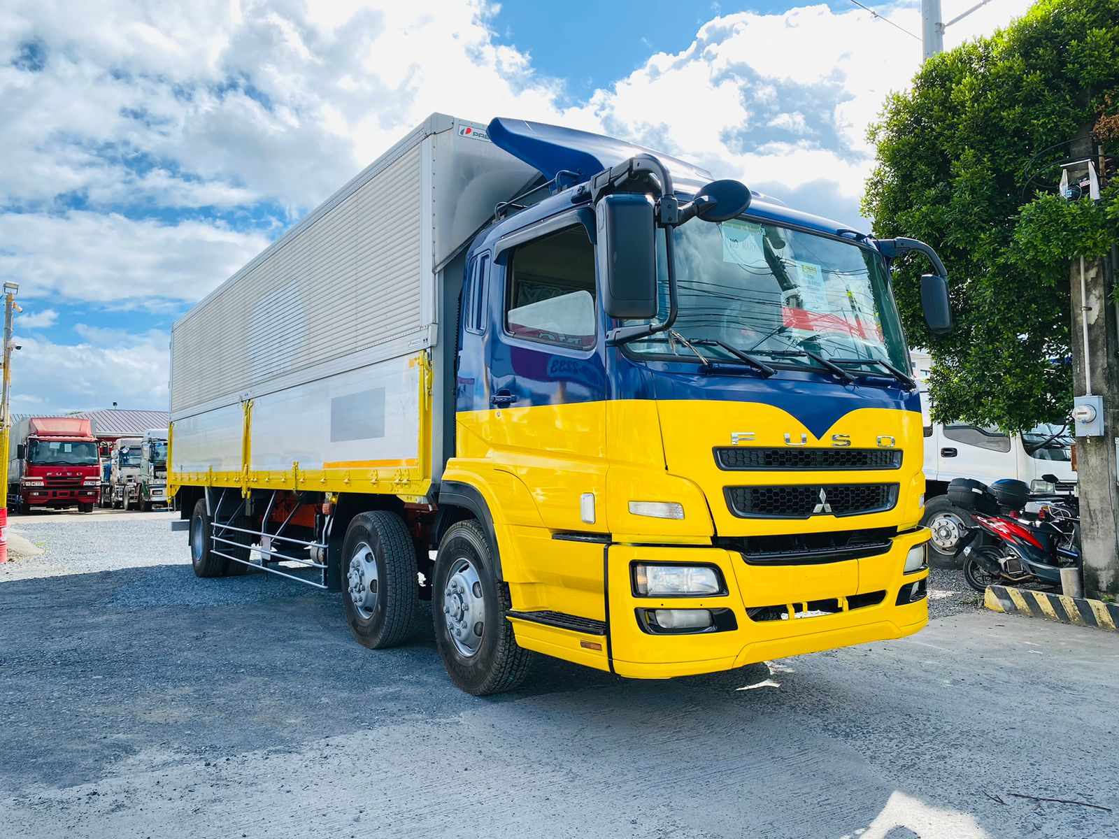 Fuso Super Great new face wingVan (8w) - Mateen Tokyo Intl. Inc