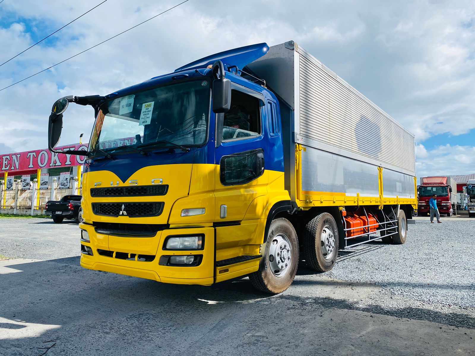 Fuso Super Great new face wingVan (8w) - Mateen Tokyo Intl. Inc