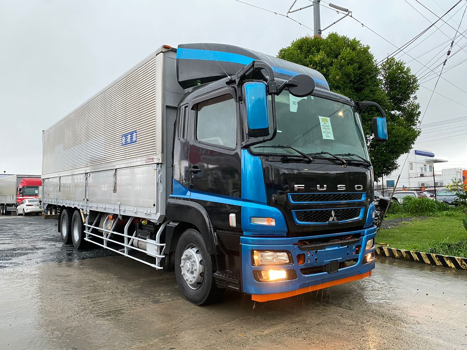 Fuso Super Great new face euro4 WingVan (10w) - Mateen Tokyo Intl. Inc