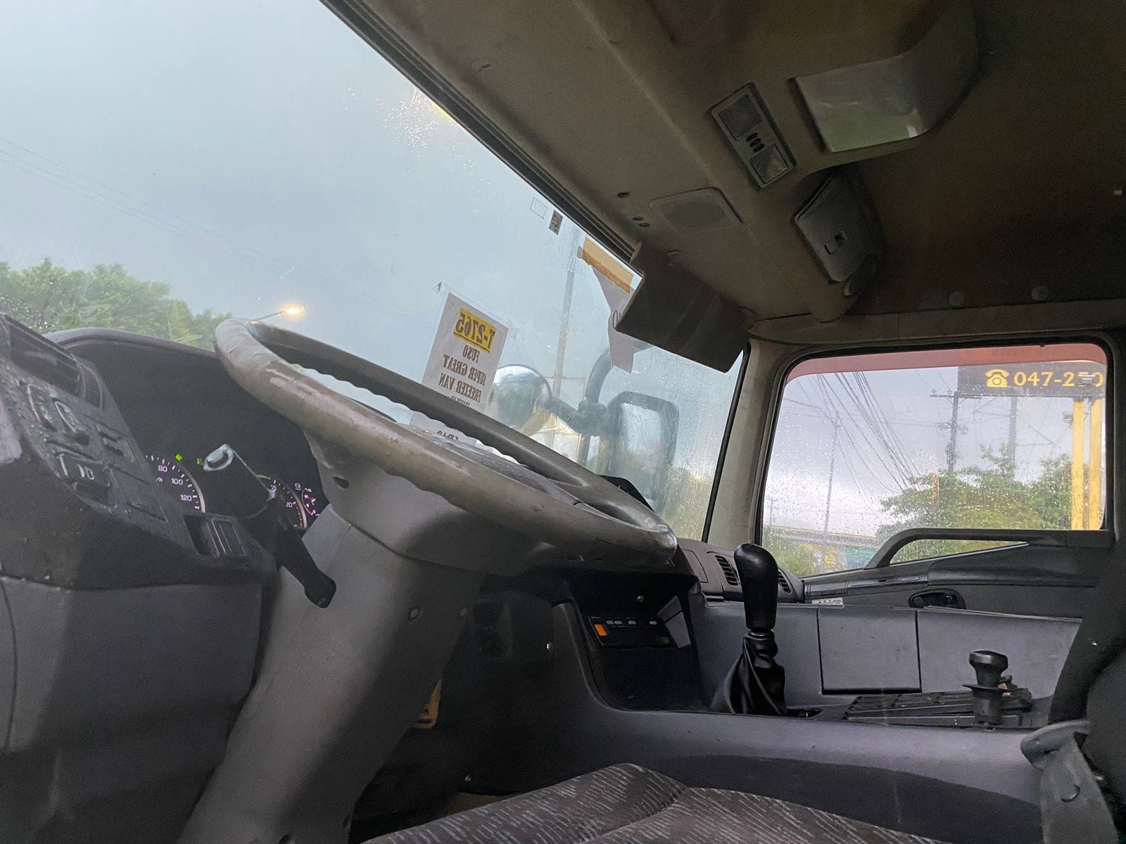 Fuso Super Great new face euro4 WingVan (10w) - Mateen Tokyo Intl. Inc