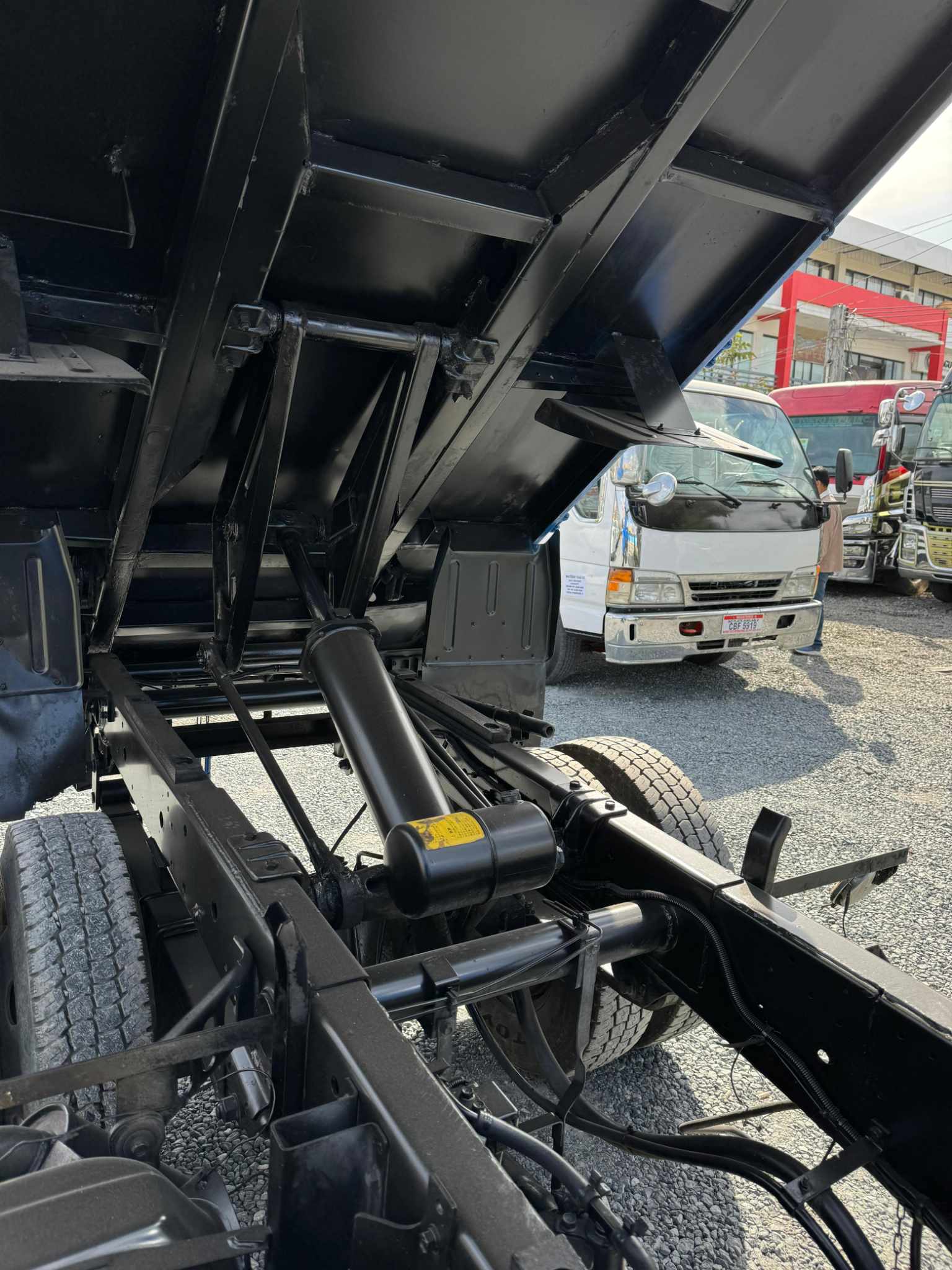 Isuzu ELf Minidump Truck (6w) - Mateen Tokyo Intl. Inc